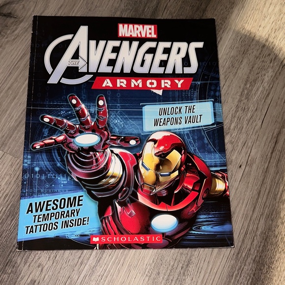 Marvel | Toys | Marvel Avengers Armory Book With Red And Blue Cover ...